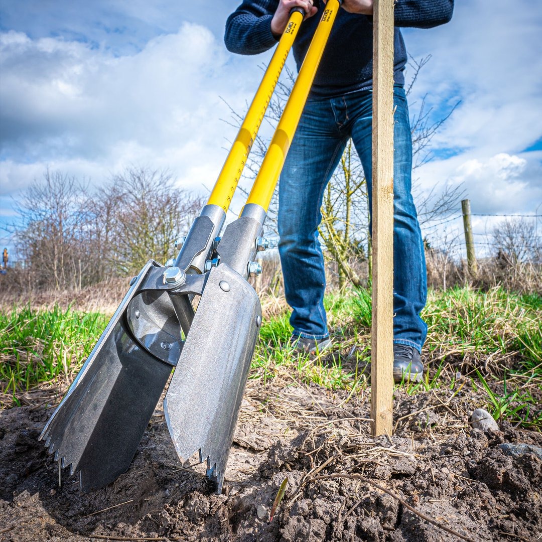 Roughneck Sharp-Edge Post Hole Digger - BATA Ltd
